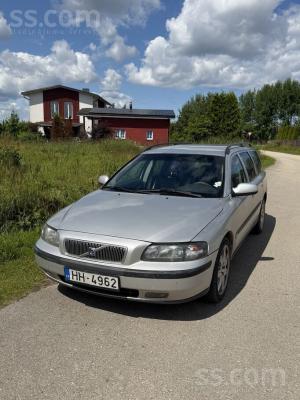 Grey Volvo V70 2002 in Riga, with an engine capacity of 2.40 L and mileage of 388 thousand km for 1250 €, photo  on AUTOMOTO.COM.LV