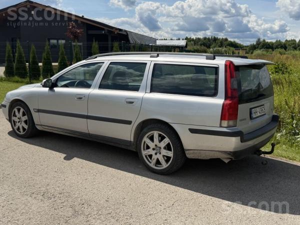 Grey Volvo V70 2002 in Riga, with an engine capacity of 2.40 L and mileage of 388 thousand km for 1250 €, photo 3 on AUTOMOTO.COM.LV