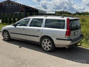 Pelēks Volvo V70 2002 Rīga, ar dzinēja tilpumu 2.40 L un nobraukumu 388 tūkst. km par 1250 €, foto 4 vietnē AUTOMOTO.COM.LV