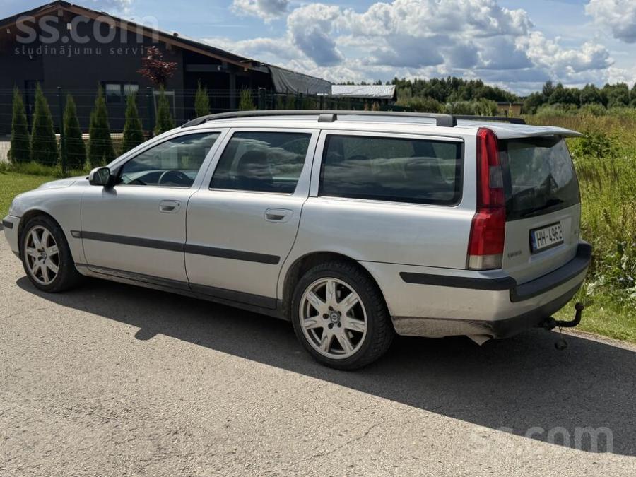Pelēks Volvo V70 2002 Rīga, ar dzinēja tilpumu 2.40 L un nobraukumu 388 tūkst. km par 1250 €, foto 4 vietnē AUTOMOTO.COM.LV