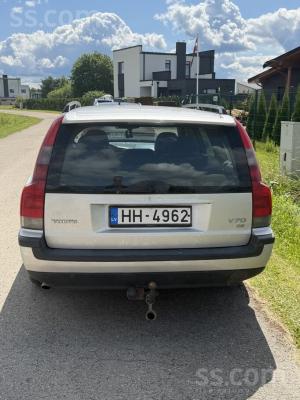 Pelēks Volvo V70 2002 Rīga, ar dzinēja tilpumu 2.40 L un nobraukumu 388 tūkst. km par 1250 €, foto 5 vietnē AUTOMOTO.COM.LV