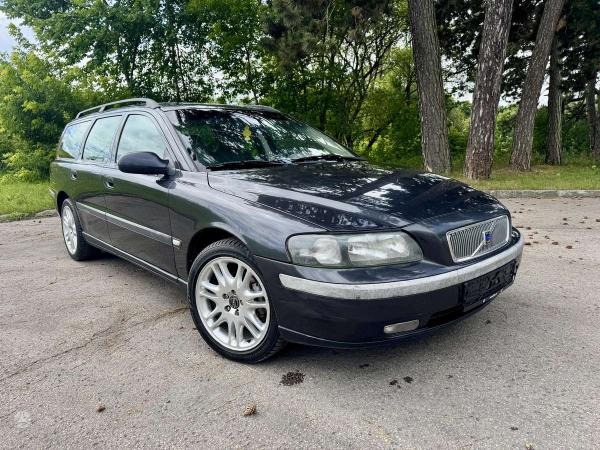 Pelēks Volvo V70 2002 Viļņa, ar dzinēja tilpumu 2.40 L un nobraukumu 320 tūkst. km par 1450 €, foto 1 vietnē AUTOMOTO.COM.LV