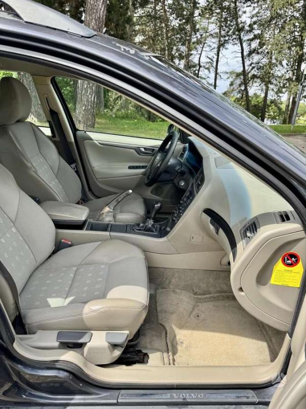 Pelēks Volvo V70 2002 Viļņa, ar dzinēja tilpumu 2.40 L un nobraukumu 320 tūkst. km par 1450 €, foto 9 vietnē AUTOMOTO.COM.LV