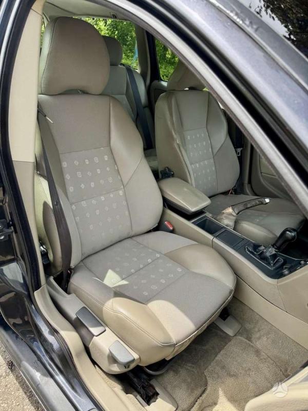 Pelēks Volvo V70 2002 Viļņa, ar dzinēja tilpumu 2.40 L un nobraukumu 320 tūkst. km par 1450 €, foto 10 vietnē AUTOMOTO.COM.LV