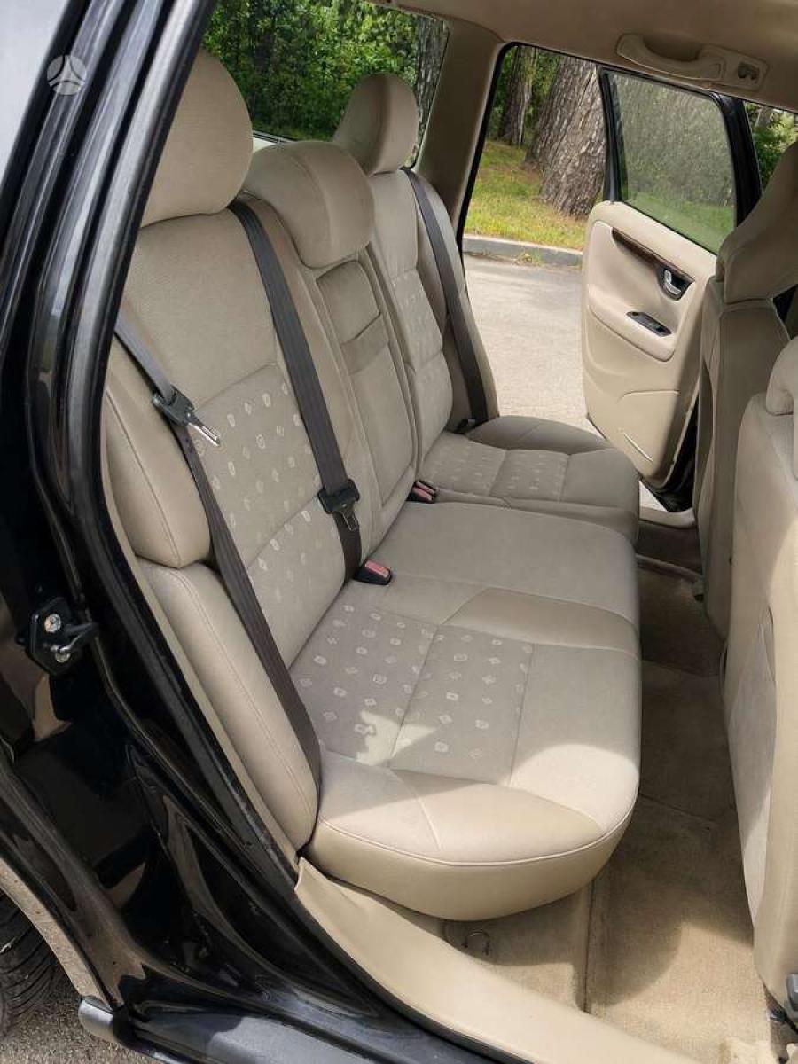 Grey Volvo V70 2002 in Vilnius, with an engine capacity of 2.40 L and mileage of 320 thousand km for 1450 €, photo 12 on AUTOMOTO.COM.LV