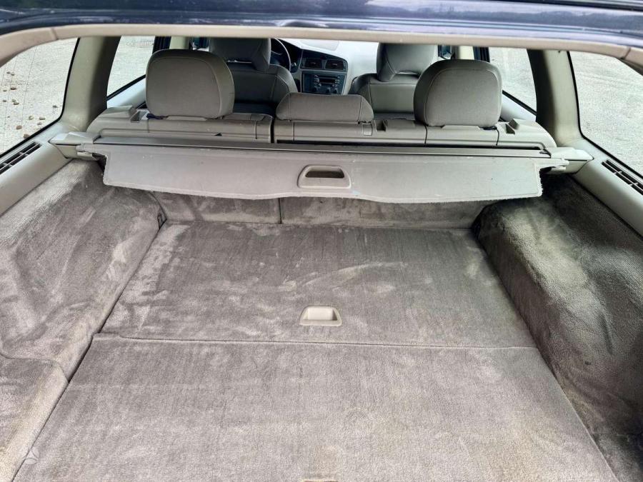 Grey Volvo V70 2002 in Vilnius, with an engine capacity of 2.40 L and mileage of 320 thousand km for 1450 €, photo 13 on AUTOMOTO.COM.LV