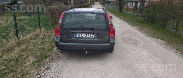 Grey Volvo V70 2002 in Riga, with an engine capacity of 2.40 L and mileage of 296 thousand km for 900 €, photo 4 on AUTOMOTO.COM.LV