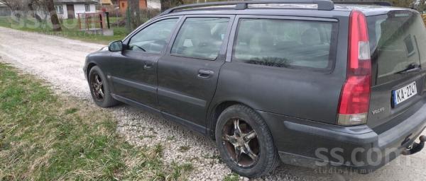 Grey Volvo V70 2002 in Riga, with an engine capacity of 2.40 L and mileage of 296 thousand km for 900 €, photo 5 on AUTOMOTO.COM.LV