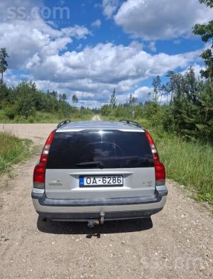 Серый Вольво В70 2002 в Огре, объемом двигателя 2.40 л и пробегом 406 тыс. км за 500 €, фото 6 на AUTOMOTO.COM.LV