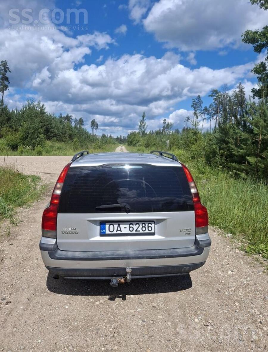 Серый Вольво В70 2002 в Огре, объемом двигателя 2.40 л и пробегом 406 тыс. км за 500 €, фото 6 на AUTOMOTO.COM.LV