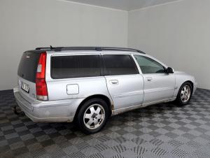 Grey Volvo V70 2002 in Tallinn, with an engine capacity of 2.40 L and mileage of 385 thousand km for 499 €, photo 4 on AUTOMOTO.COM.LV