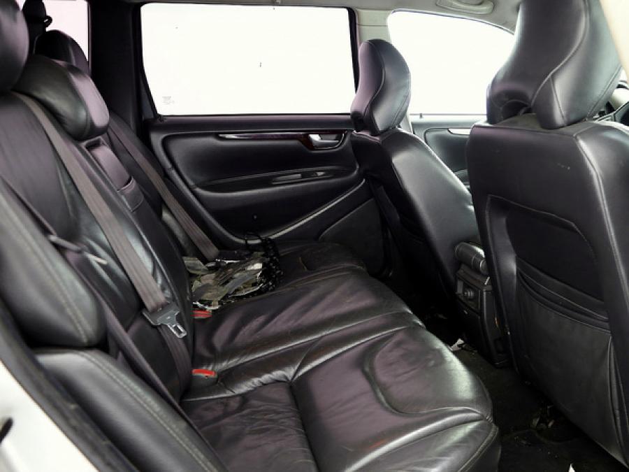 Grey Volvo V70 2002 in Tallinn, with an engine capacity of 2.40 L and mileage of 385 thousand km for 499 €, photo 8 on AUTOMOTO.COM.LV