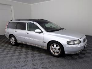 Grey Volvo V70 2002 in Tallinn, with an engine capacity of 2.40 L and mileage of 385 thousand km for 499 €, photo 9 on AUTOMOTO.COM.LV