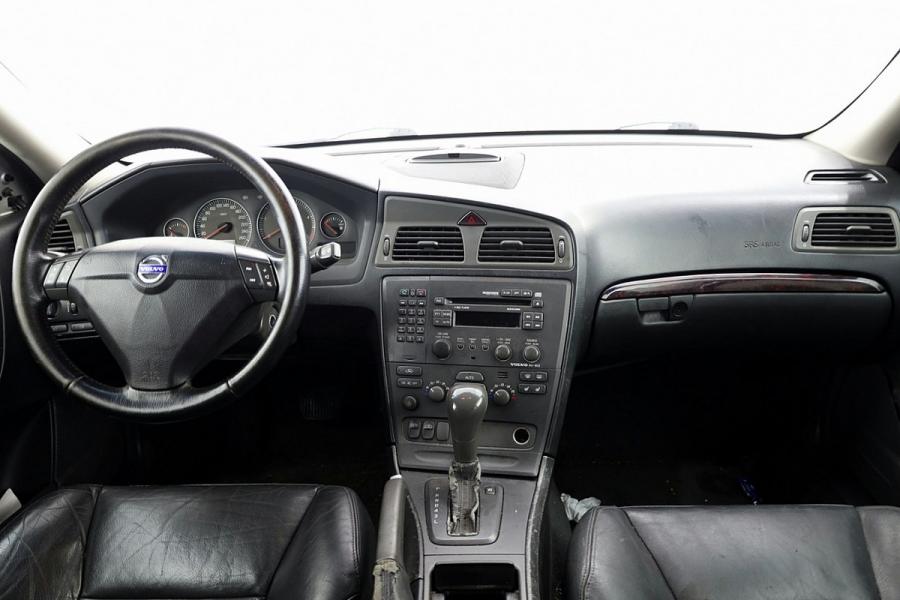 Grey Volvo V70 2002 in Tallinn, with an engine capacity of 2.40 L and mileage of 385 thousand km for 499 €, photo 13 on AUTOMOTO.COM.LV