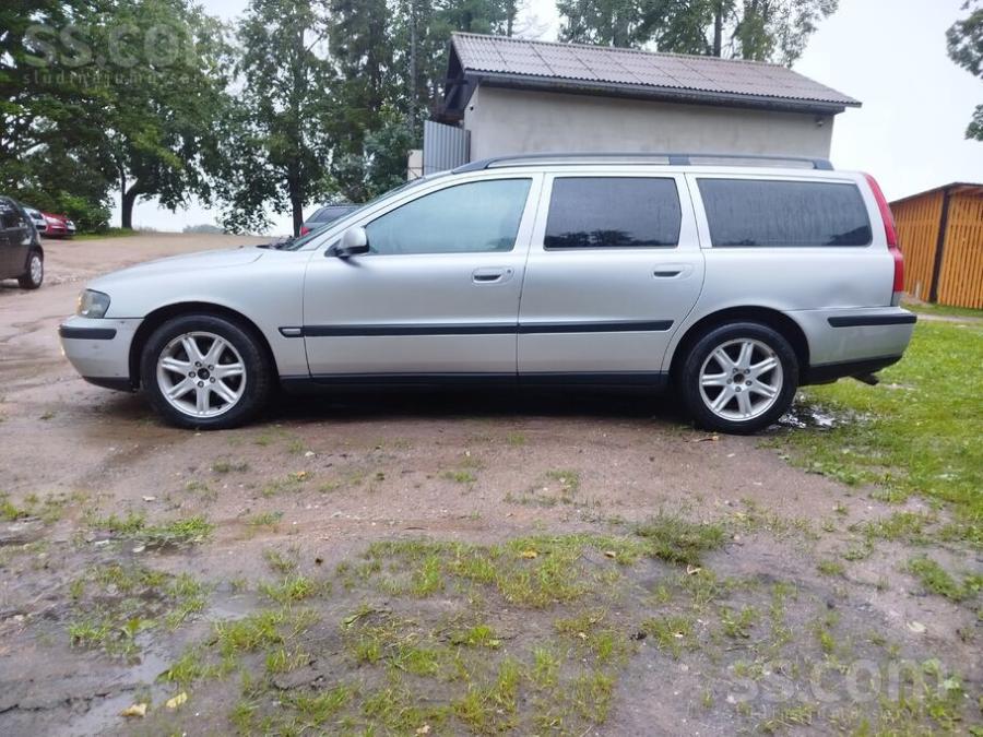 Grey Volvo V70 2002 in Gulbene, with an engine capacity of 2.40 L and mileage of 407 thousand km for 750 €, photo 3 on AUTOMOTO.COM.LV