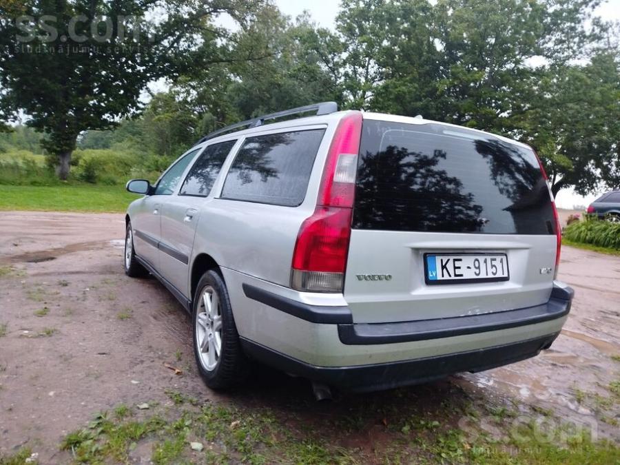 Grey Volvo V70 2002 in Gulbene, with an engine capacity of 2.40 L and mileage of 407 thousand km for 750 €, photo 4 on AUTOMOTO.COM.LV