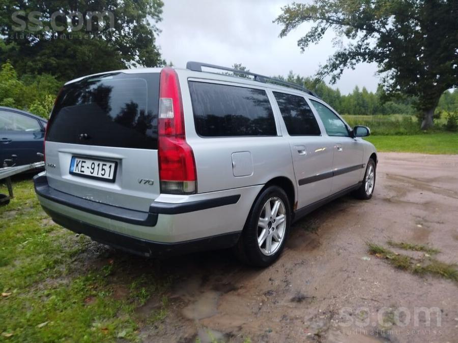 Grey Volvo V70 2002 in Gulbene, with an engine capacity of 2.40 L and mileage of 407 thousand km for 750 €, photo 6 on AUTOMOTO.COM.LV