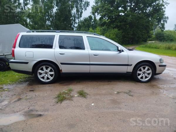 Pelēks Volvo V70 2002 Gulbene, ar dzinēja tilpumu 2.40 L un nobraukumu 407 tūkst. km par 750 €, foto 6 vietnē AUTOMOTO.COM.LV