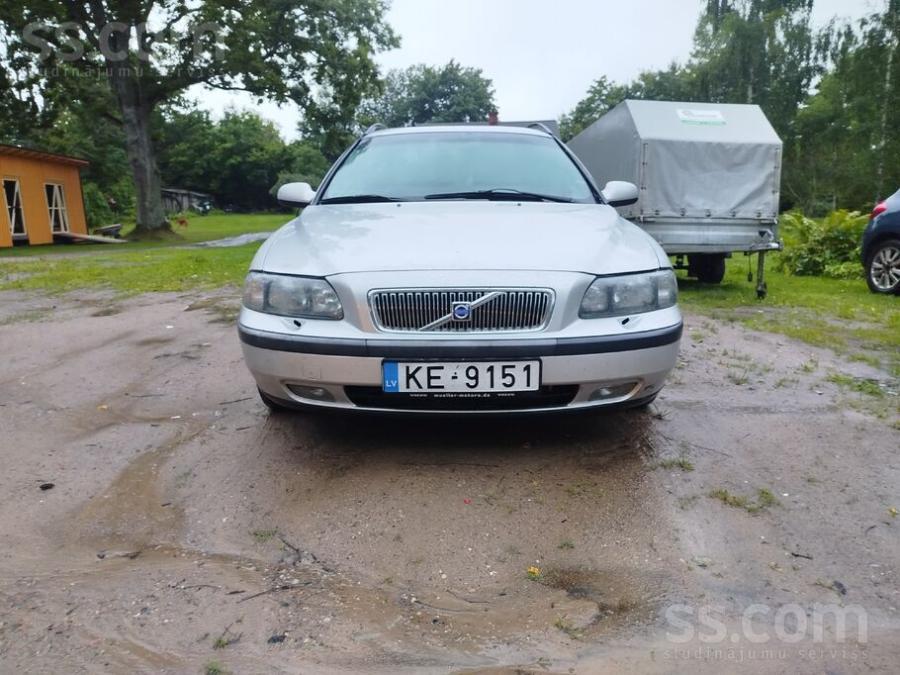 Grey Volvo V70 2002 in Gulbene, with an engine capacity of 2.40 L and mileage of 407 thousand km for 750 €, photo 9 on AUTOMOTO.COM.LV