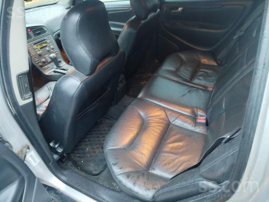 Grey Volvo V70 2002 in Gulbene, with an engine capacity of 2.40 L and mileage of 407 thousand km for 750 €, photo 12 on AUTOMOTO.COM.LV