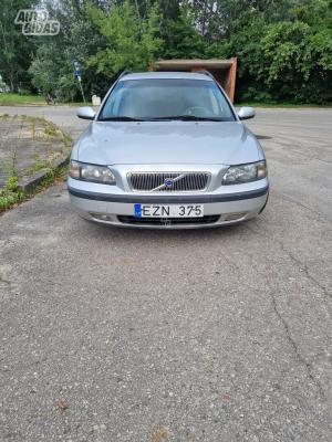 Pelēks Volvo V70 2002 Panevēža, ar dzinēja tilpumu 2.40 L un nobraukumu 3 tūkst. km par 1400 €, foto  vietnē AUTOMOTO.COM.LV