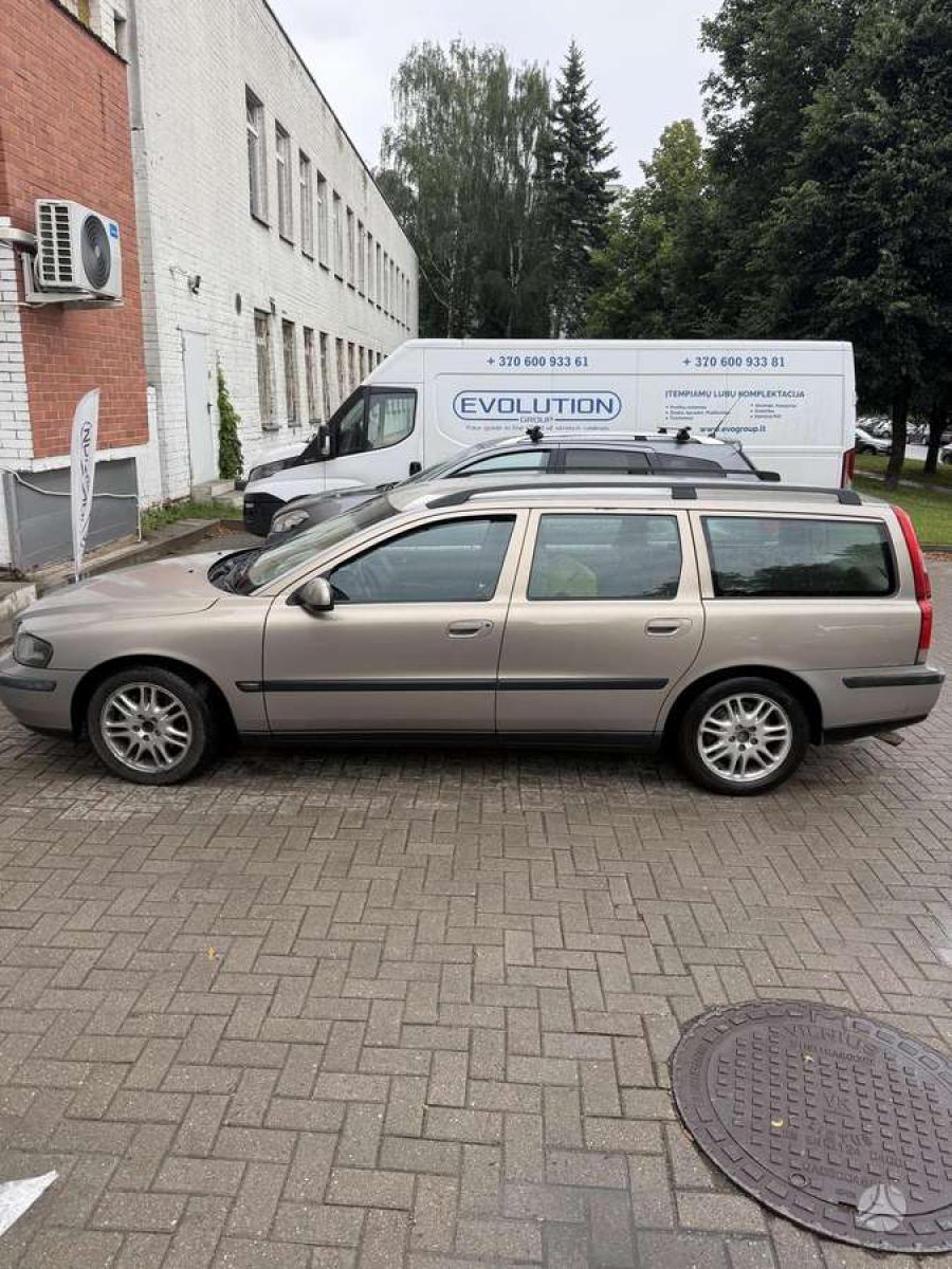 Pelēks Volvo V70 2002 Viļņa, ar dzinēja tilpumu 2.40 L un nobraukumu 278 tūkst. km par 1400 €, foto 3 vietnē AUTOMOTO.COM.LV