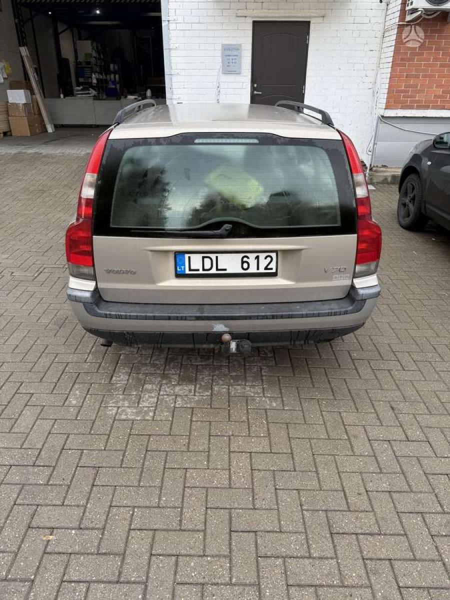 Pelēks Volvo V70 2002 Viļņa, ar dzinēja tilpumu 2.40 L un nobraukumu 278 tūkst. km par 1400 €, foto 4 vietnē AUTOMOTO.COM.LV