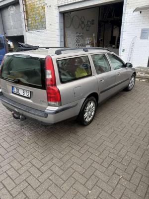 Pelēks Volvo V70 2002 Viļņa, ar dzinēja tilpumu 2.40 L un nobraukumu 278 tūkst. km par 1400 €, foto 5 vietnē AUTOMOTO.COM.LV
