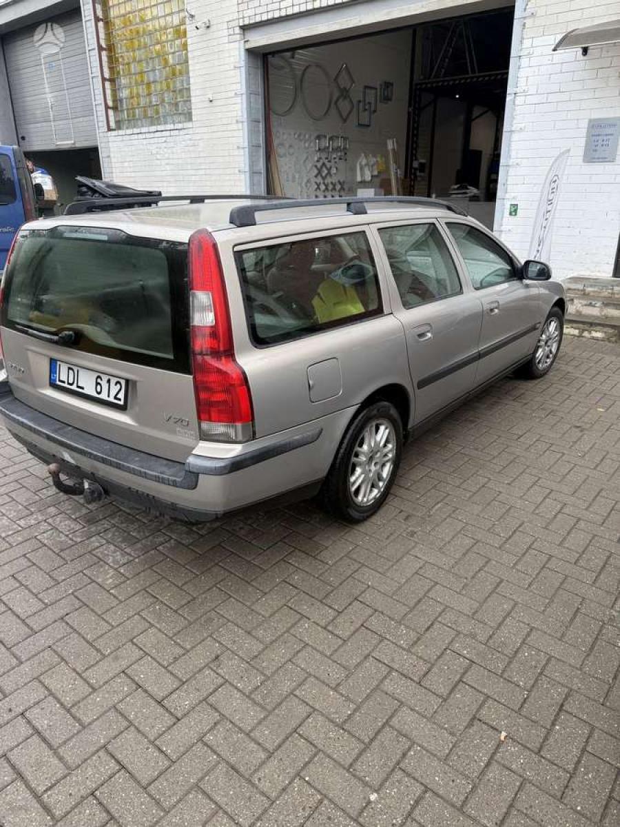 Pelēks Volvo V70 2002 Viļņa, ar dzinēja tilpumu 2.40 L un nobraukumu 278 tūkst. km par 1400 €, foto 5 vietnē AUTOMOTO.COM.LV