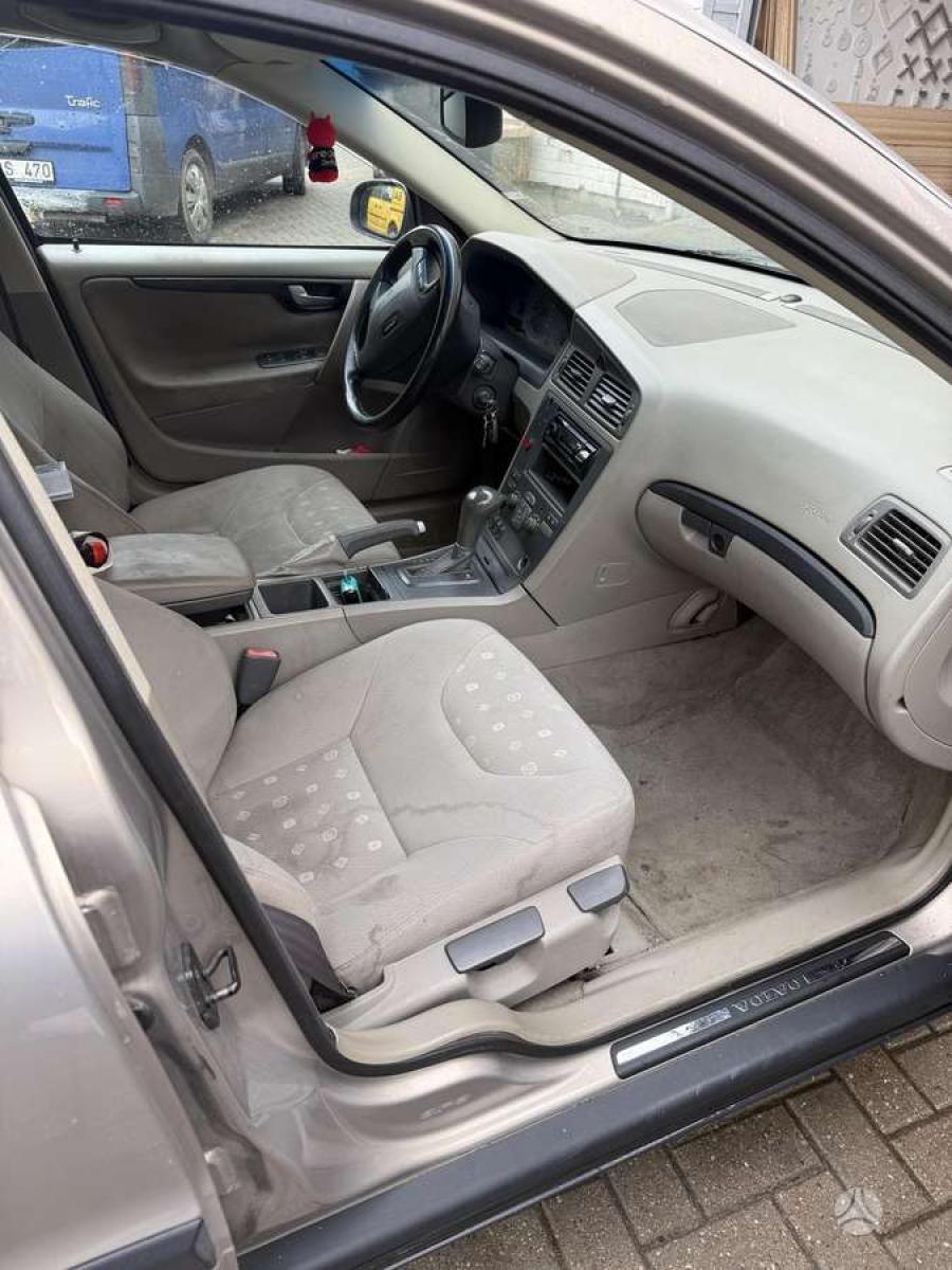 Pelēks Volvo V70 2002 Viļņa, ar dzinēja tilpumu 2.40 L un nobraukumu 278 tūkst. km par 1400 €, foto 6 vietnē AUTOMOTO.COM.LV