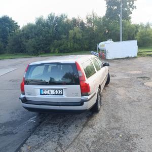 Pelēks Volvo V70 2002 Viļņa, ar dzinēja tilpumu 2.40 L un nobraukumu 490 tūkst. km par 850 €, foto 4 vietnē AUTOMOTO.COM.LV
