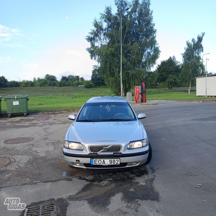 Pelēks Volvo V70 2002 Viļņa, ar dzinēja tilpumu 2.40 L un nobraukumu 490 tūkst. km par 850 €, foto 5 vietnē AUTOMOTO.COM.LV