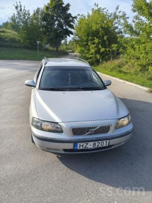 Pelēks Volvo V70 2002 Daugavpils, ar dzinēja tilpumu 2.40 L un nobraukumu 350 tūkst. km par 800 €, foto  vietnē AUTOMOTO.COM.LV