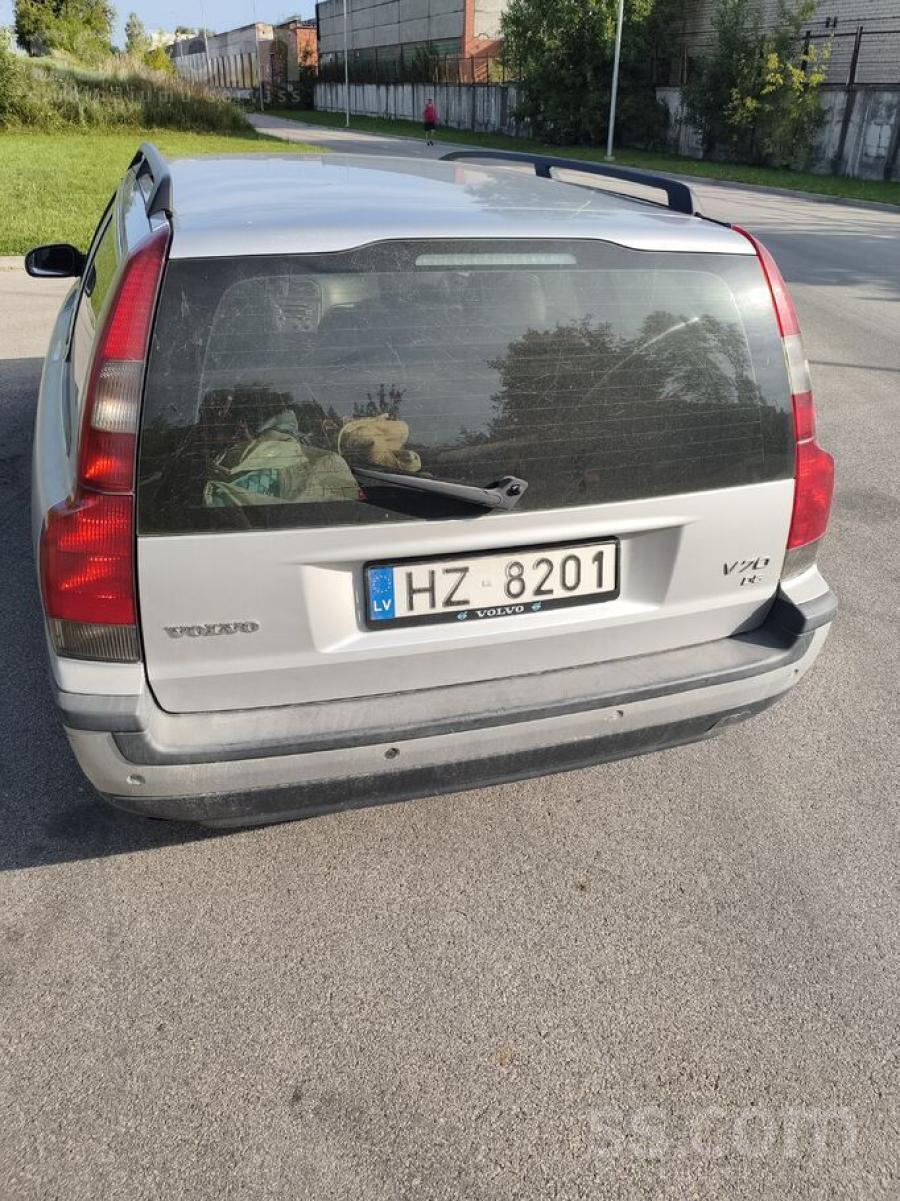 Pelēks Volvo V70 2002 Daugavpils, ar dzinēja tilpumu 2.40 L un nobraukumu 350 tūkst. km par 800 €, foto 3 vietnē AUTOMOTO.COM.LV