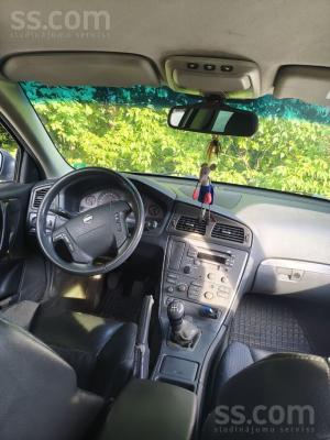 Pelēks Volvo V70 2002 Daugavpils, ar dzinēja tilpumu 2.40 L un nobraukumu 350 tūkst. km par 800 €, foto 10 vietnē AUTOMOTO.COM.LV