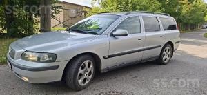 Pelēks Volvo V70 2002 Daugavpils, ar dzinēja tilpumu 2.40 L un nobraukumu 341 tūkst. km par 1600 €, foto  vietnē AUTOMOTO.COM.LV