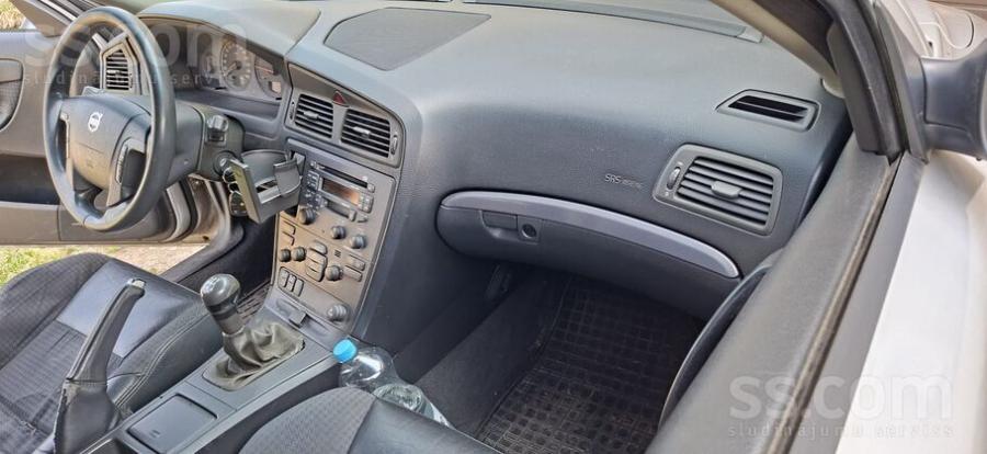 Pelēks Volvo V70 2002 Daugavpils, ar dzinēja tilpumu 2.40 L un nobraukumu 341 tūkst. km par 1600 €, foto 9 vietnē AUTOMOTO.COM.LV