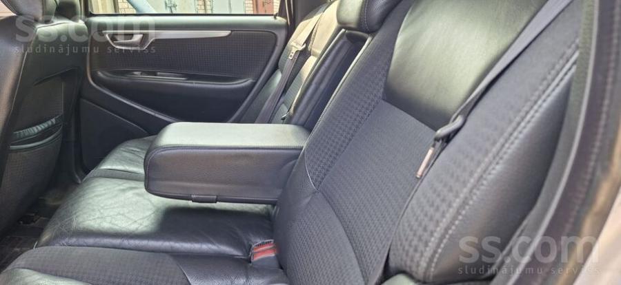 Pelēks Volvo V70 2002 Daugavpils, ar dzinēja tilpumu 2.40 L un nobraukumu 341 tūkst. km par 1600 €, foto 12 vietnē AUTOMOTO.COM.LV