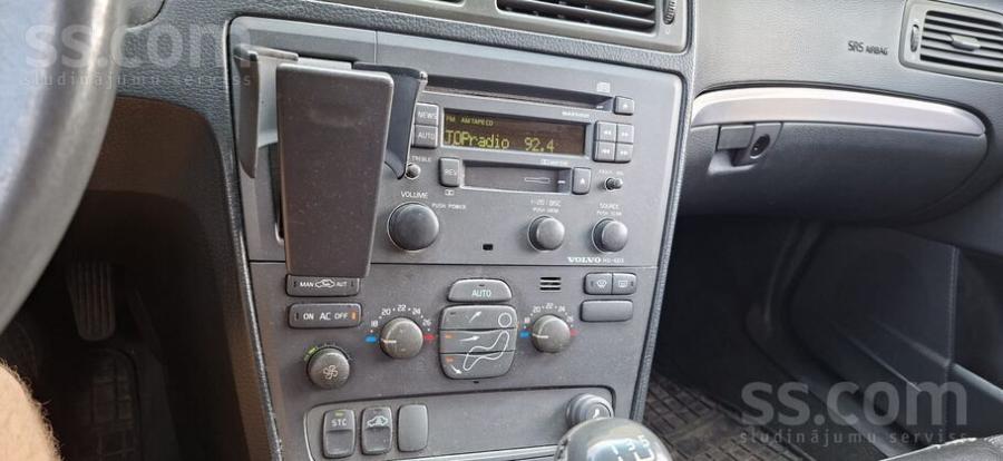 Pelēks Volvo V70 2002 Daugavpils, ar dzinēja tilpumu 2.40 L un nobraukumu 341 tūkst. km par 1600 €, foto 13 vietnē AUTOMOTO.COM.LV