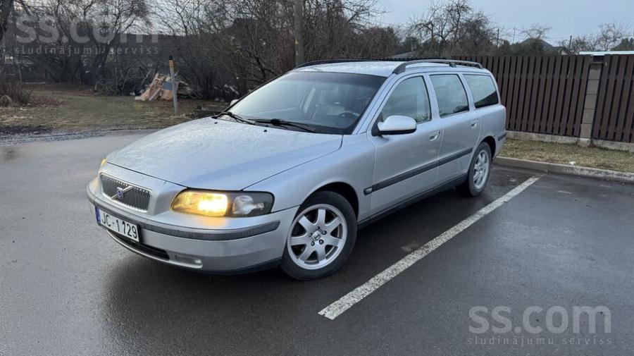 Pelēks Volvo V70 2002 Rīga, ar dzinēja tilpumu 2.40 L un nobraukumu 381 tūkst. km par 2000 €, foto 1 vietnē AUTOMOTO.COM.LV