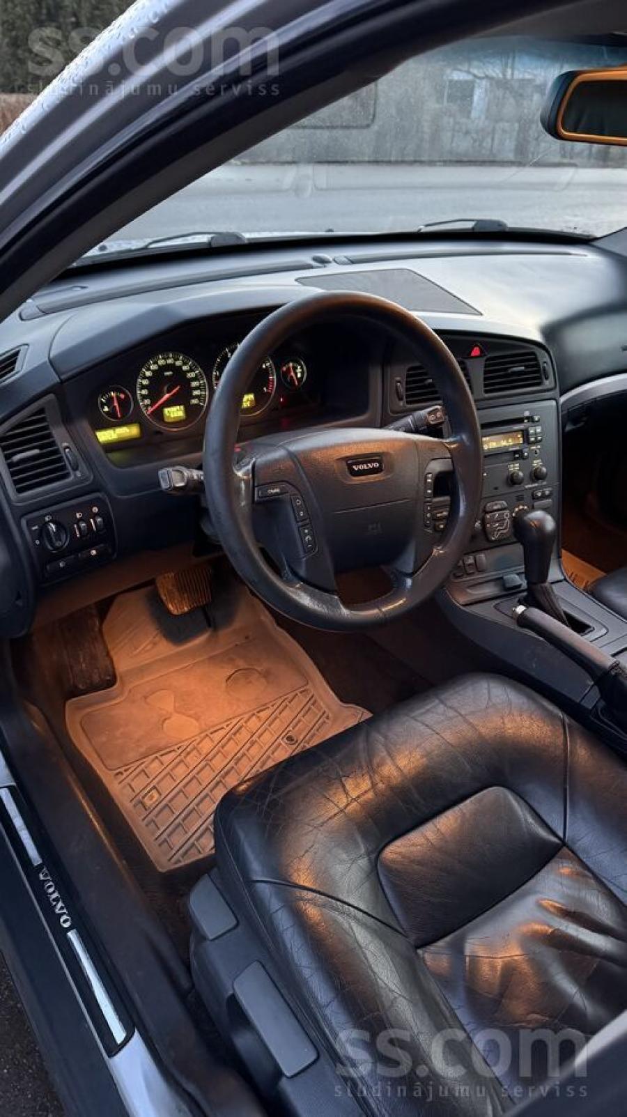 Pelēks Volvo V70 2002 Rīga, ar dzinēja tilpumu 2.40 L un nobraukumu 381 tūkst. km par 2000 €, foto 5 vietnē AUTOMOTO.COM.LV
