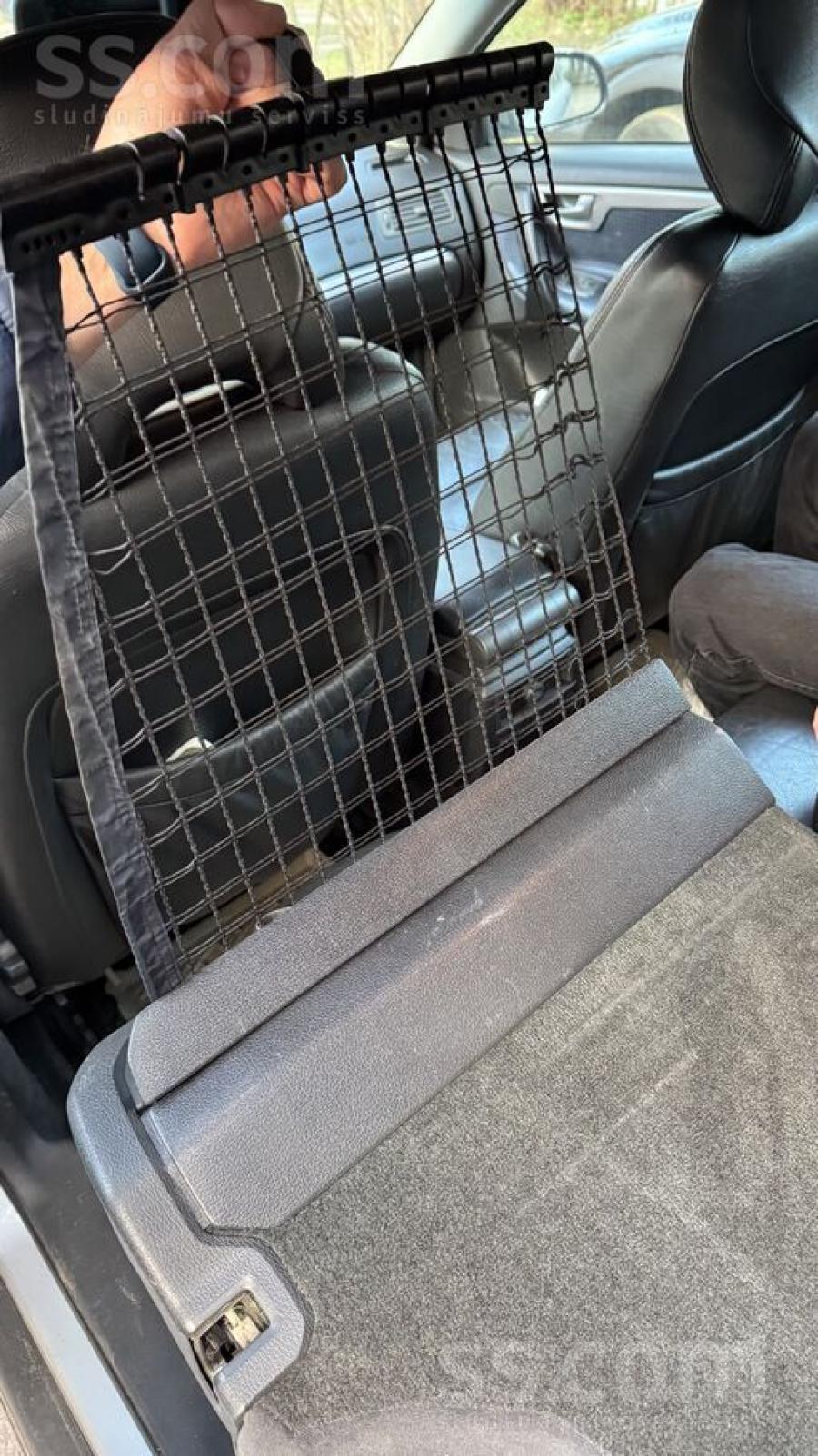 Pelēks Volvo V70 2002 Rīga, ar dzinēja tilpumu 2.40 L un nobraukumu 381 tūkst. km par 2000 €, foto 8 vietnē AUTOMOTO.COM.LV