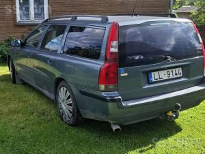 Grey Volvo V70 2002 in Valmiera, with an engine capacity of 2.40 L and mileage of 342 thousand km for 1500 €, photo  on AUTOMOTO.COM.LV