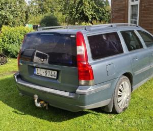 Pelēks Volvo V70 2002 Valmiera, ar dzinēja tilpumu 2.40 L un nobraukumu 342 tūkst. km par 1500 €, foto 3 vietnē AUTOMOTO.COM.LV