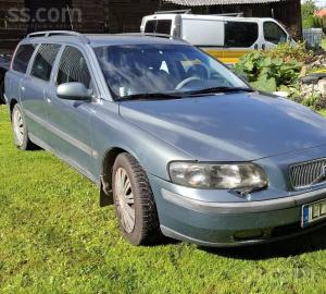 Pelēks Volvo V70 2002 Valmiera, ar dzinēja tilpumu 2.40 L un nobraukumu 342 tūkst. km par 1500 €, foto 4 vietnē AUTOMOTO.COM.LV