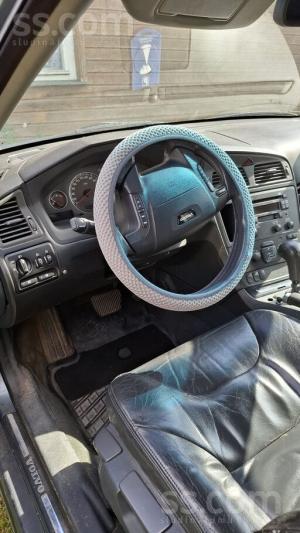Pelēks Volvo V70 2002 Valmiera, ar dzinēja tilpumu 2.40 L un nobraukumu 342 tūkst. km par 1500 €, foto 5 vietnē AUTOMOTO.COM.LV