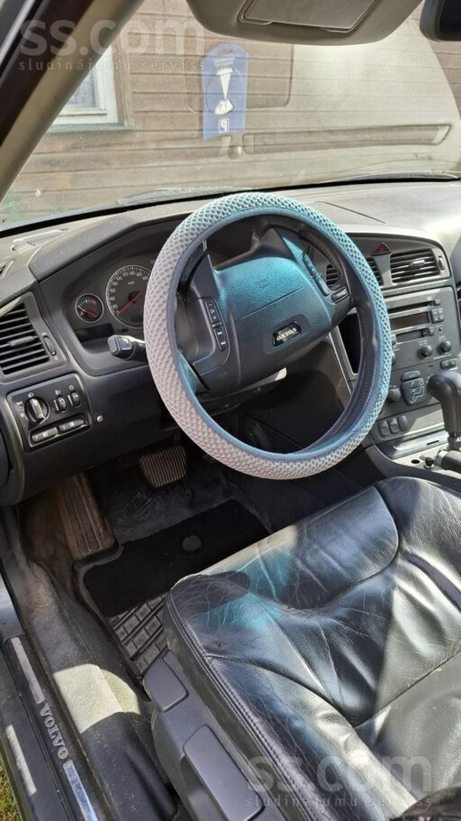 Pelēks Volvo V70 2002 Valmiera, ar dzinēja tilpumu 2.40 L un nobraukumu 342 tūkst. km par 1500 €, foto 5 vietnē AUTOMOTO.COM.LV