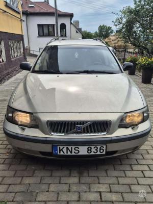 Pelēks Volvo V70 2002 Kauņa, ar dzinēja tilpumu 2.44 L un nobraukumu 374 tūkst. km par 1000 €, foto 3 vietnē AUTOMOTO.COM.LV