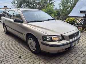 Pelēks Volvo V70 2002 Kauņa, ar dzinēja tilpumu 2.44 L un nobraukumu 374 tūkst. km par 1000 €, foto 4 vietnē AUTOMOTO.COM.LV
