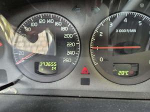Pelēks Volvo V70 2002 Kauņa, ar dzinēja tilpumu 2.44 L un nobraukumu 374 tūkst. km par 1000 €, foto 6 vietnē AUTOMOTO.COM.LV